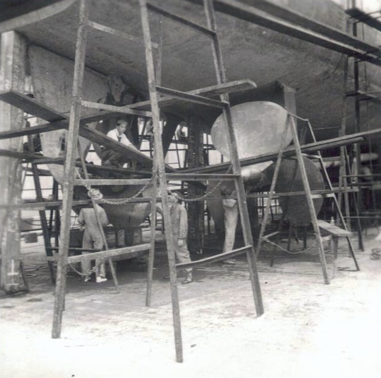 MaritimeQuest - HMS Consort R-76 / D-76 Page 3