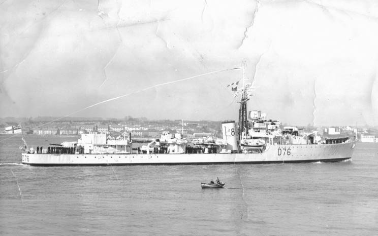 MaritimeQuest - HMS Consort R-76 / D-76 Page 3