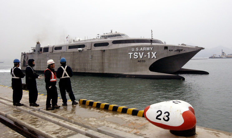 The HSV X-1 Joint Venture docked in the Arabian Gulf, 2002 [1946x1246 ...