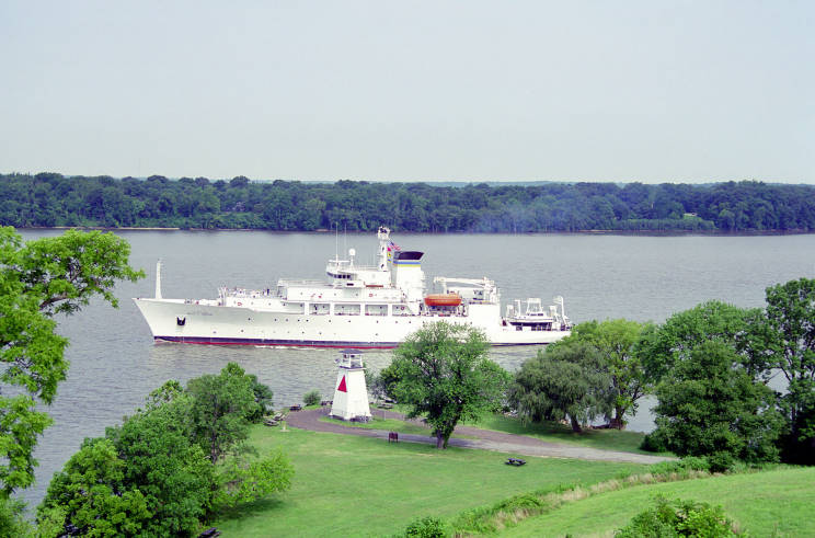 MaritimeQuest - USNS Bruce C. Heezen T-AGS-64 Page 1